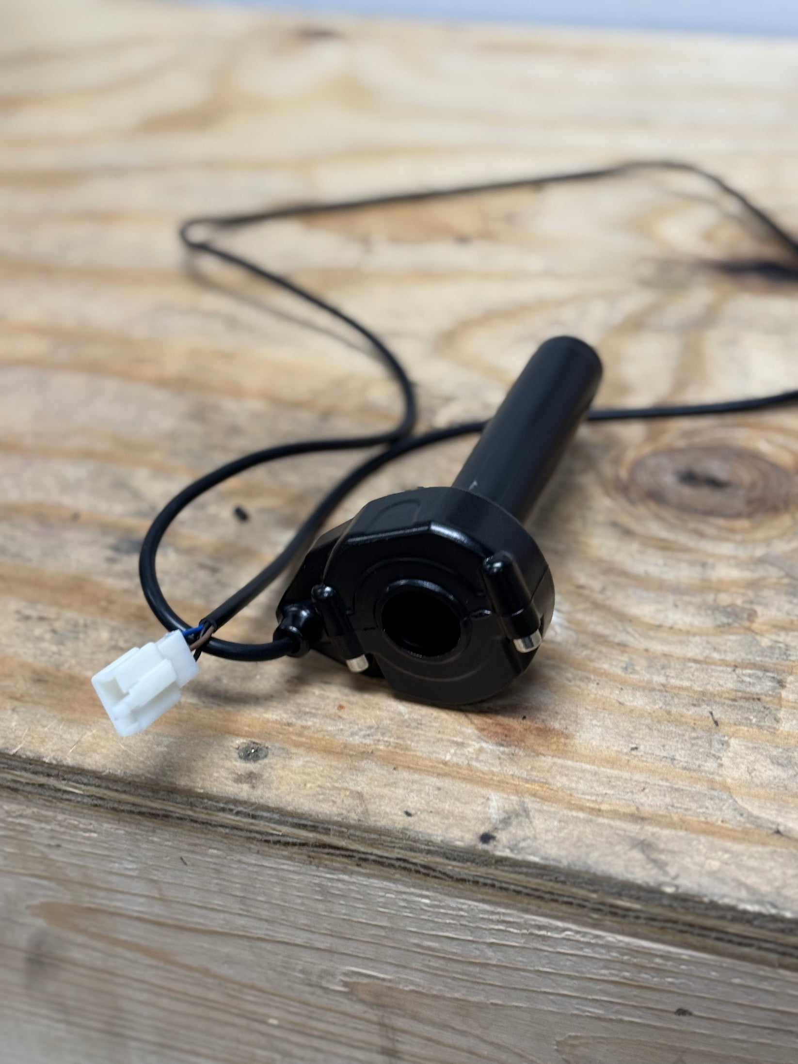 Surron Style Throttle Pre-wired For Fardriver – ThatRazorKidd LLC